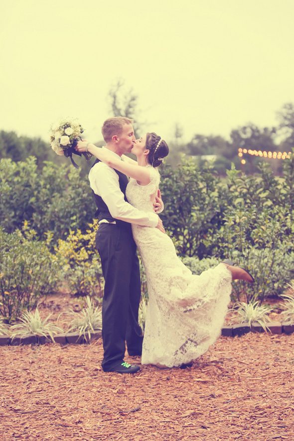 Rustic Chic Wedding With Green Details - Pretty My Party