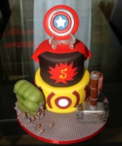 10 Awesome Marvel Avengers Cakes - Pretty My Party