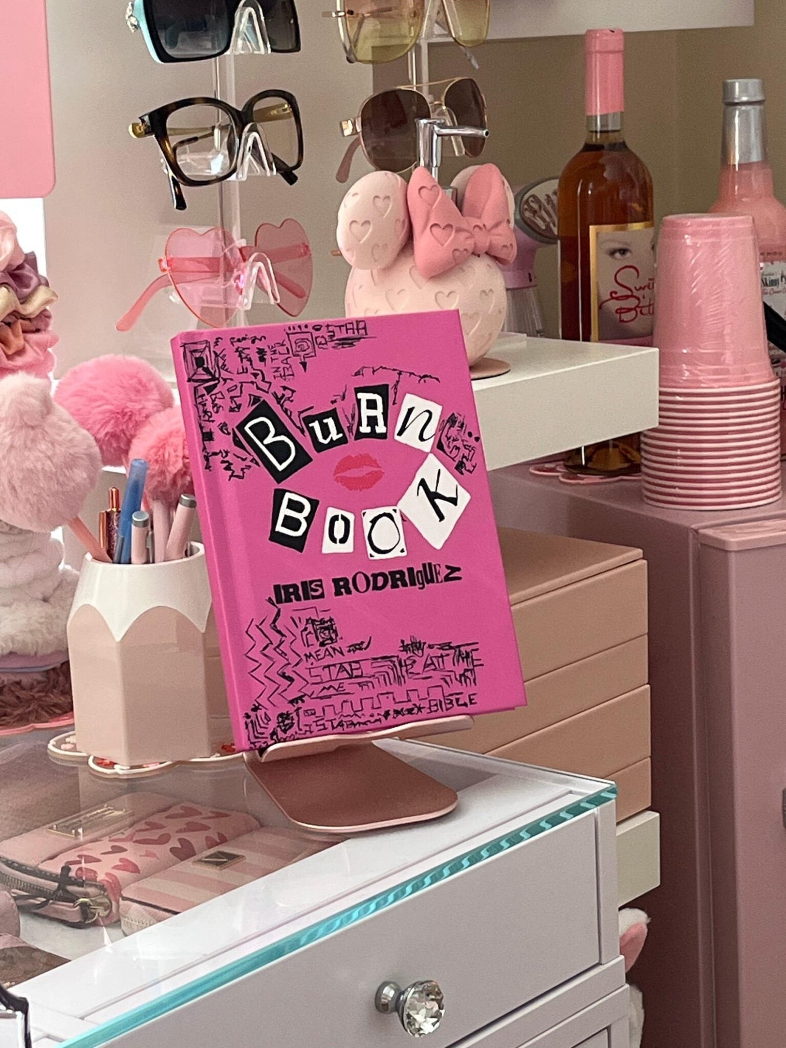 2000s Theme Party Ideas That Bring Ultimate Y2K Vibes — Pretty My Party